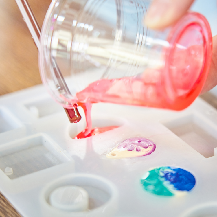 How to make resin art for beginners